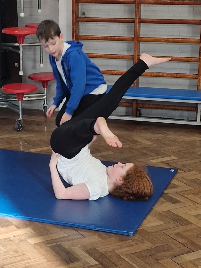 YEAR 5 P.E. – GYMNASTICS – Birdwell Primary School